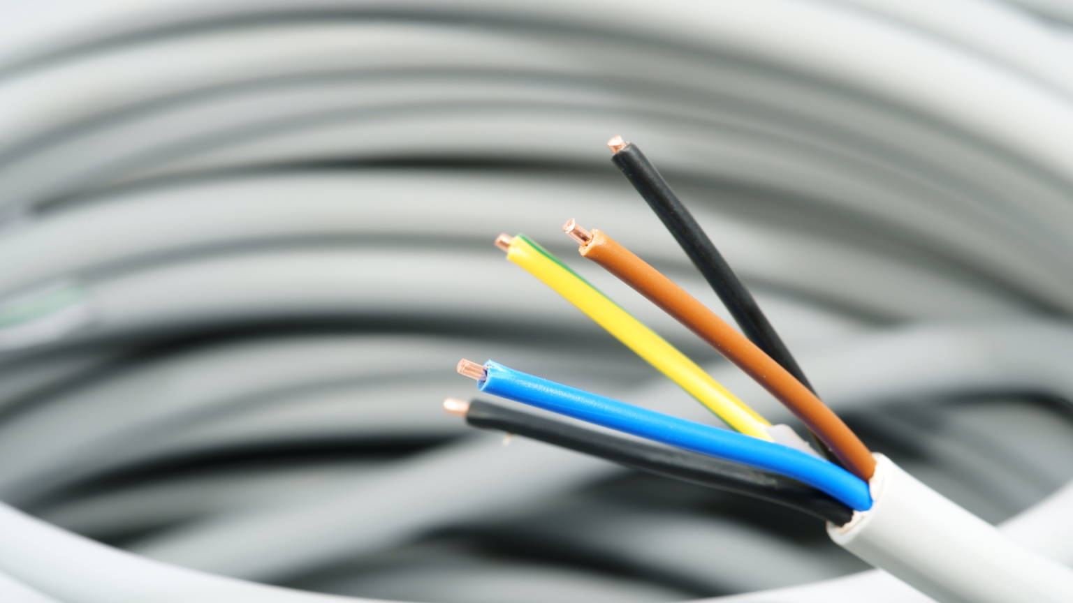 Courant monophasé ou triphasé : quelles différences ? - Primeo Energie